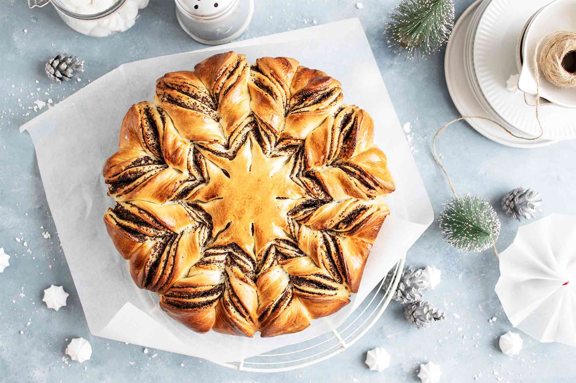 Easy, Homemade Poppy Seed Star For Christmas - How To Make Recipes