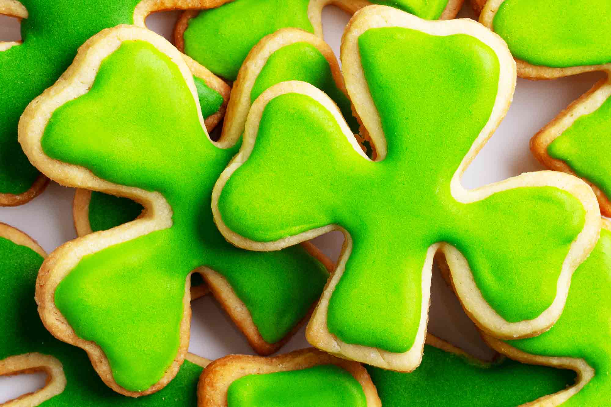 St. Patrick's Day Sugar Cookies With Green Icing - How To Make Recipes